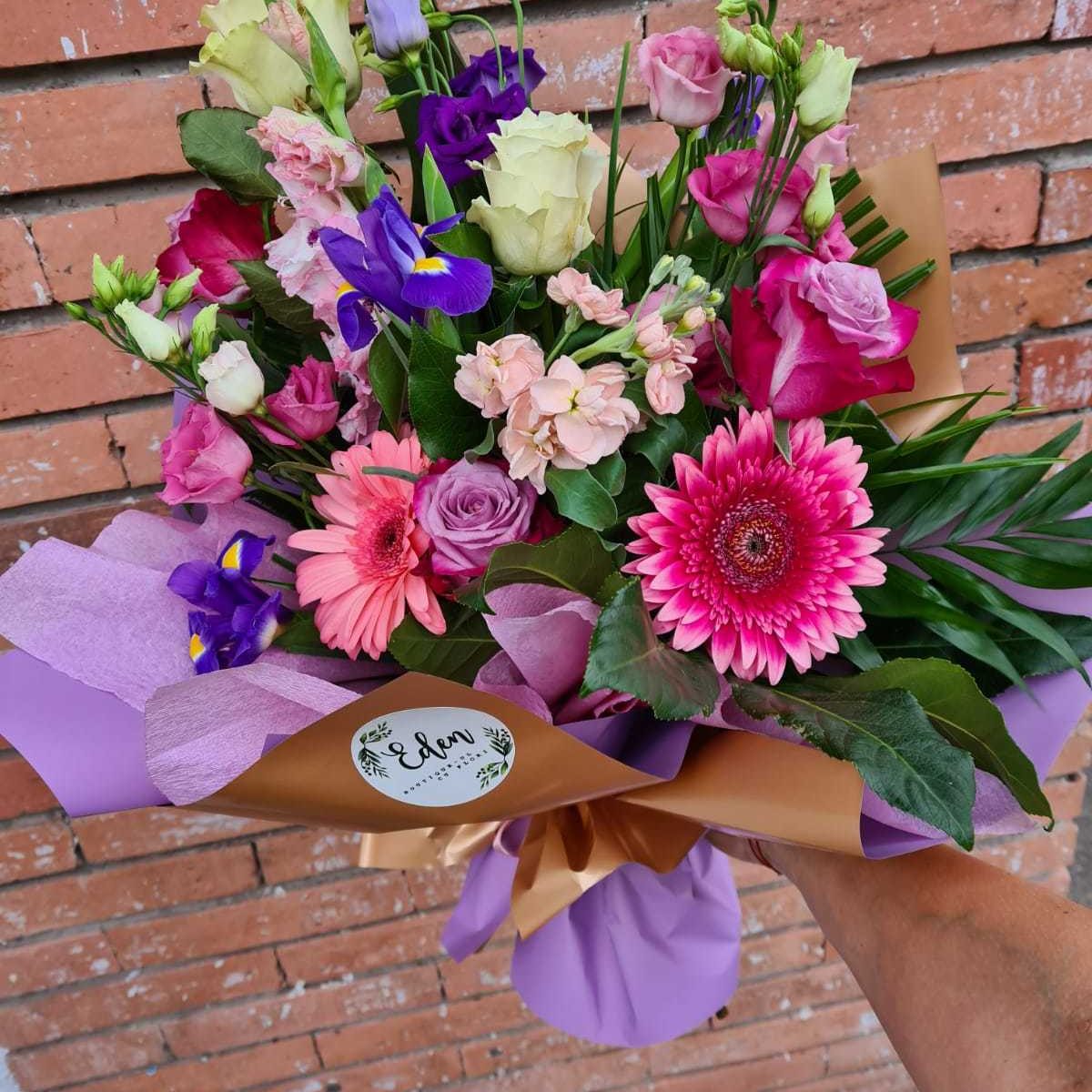 Buchet mixt- bujor, trandafir, eustoma, alstromeria, santini, floare de ...